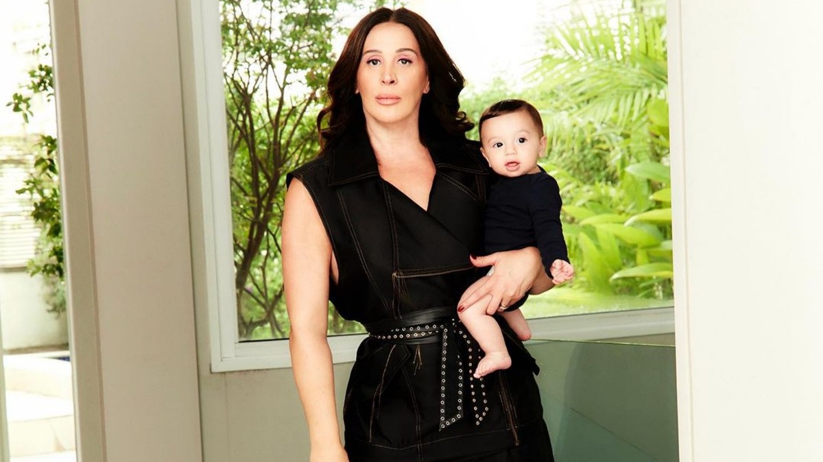 Claudia Raia posta foto combinando look com filho e encanta Jarbas Homem de Mello