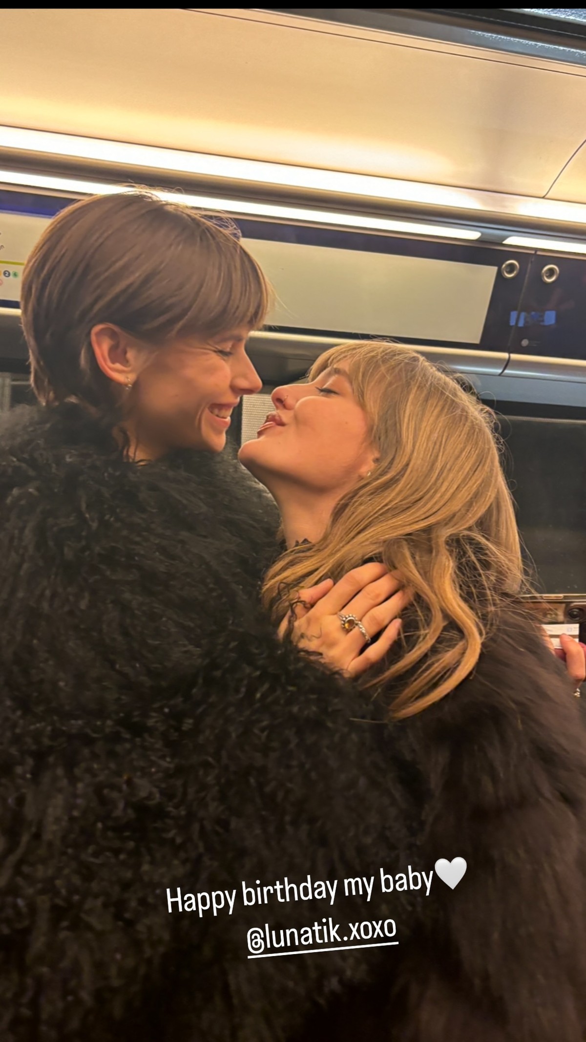 Baixista do Måneskin parabeniza namorada brasileira por aniversário em post