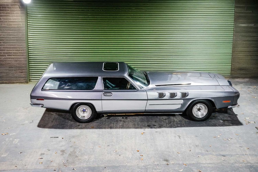 Mais capô que carro: a história do estranho modelo movido por motor de ...