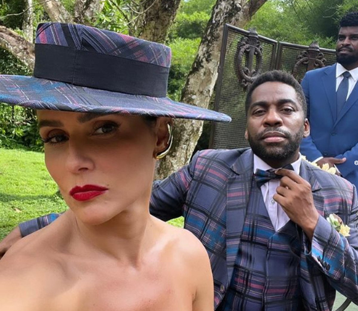 Deborah Secco posa nos bastidores de 'Elas por Elas' com Lázaro Ramos ...