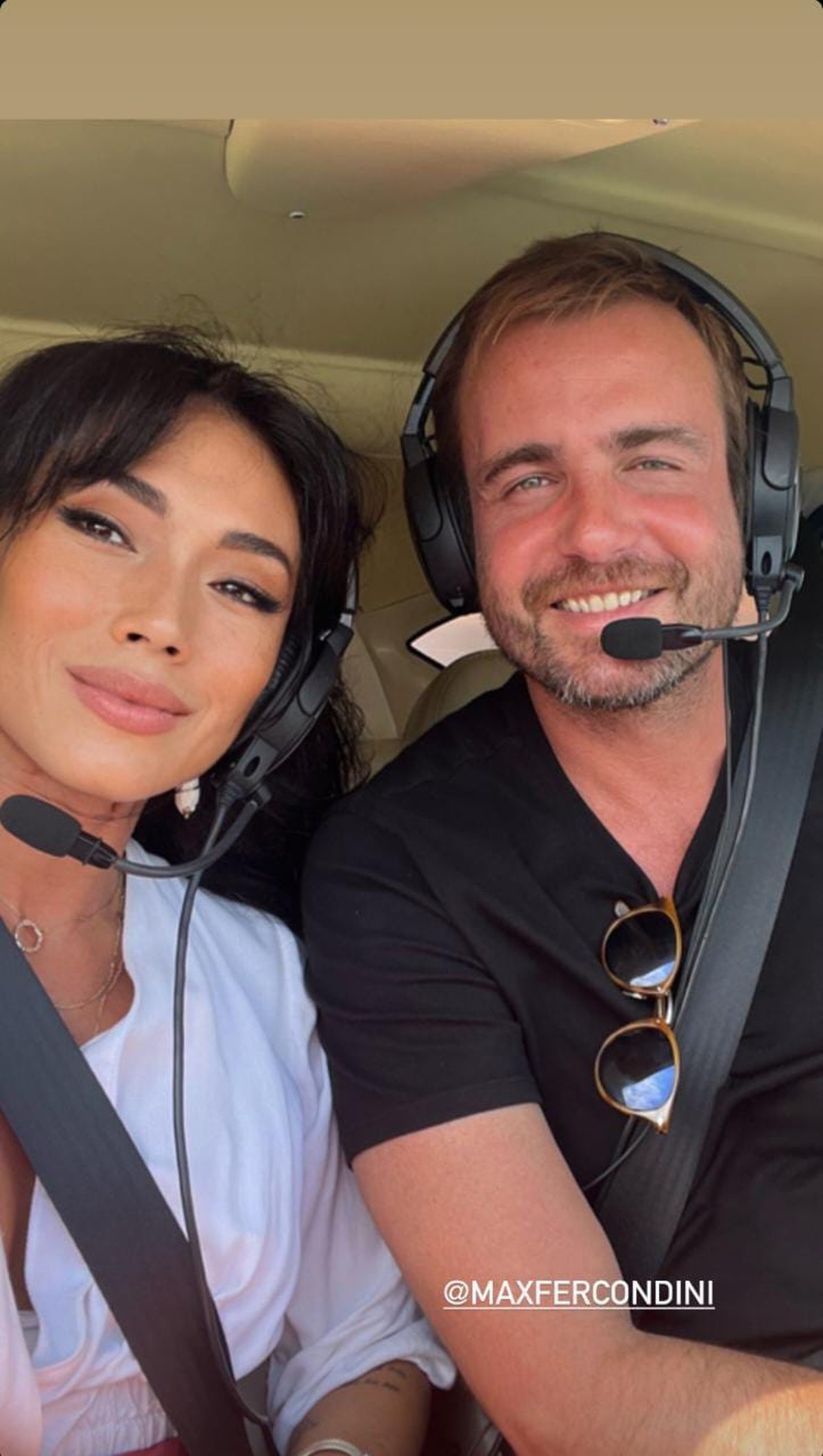 Ex-casal em novela, Max Fercondini leva Danni Suzuki em passeio de avião