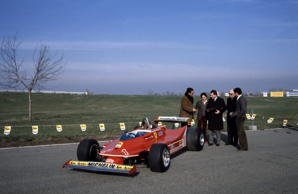 Conheça a casa de Enzo Ferrari, endereço onde Lewis Hamilton foi ...