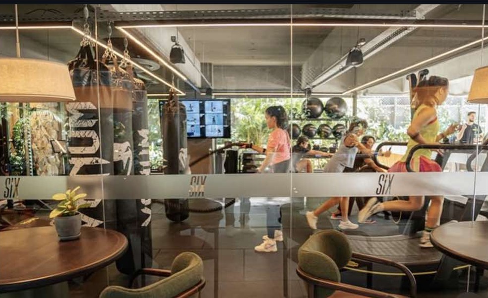 Nova academia de luxo de SP oferece espumantes, whey e área inspirada ...