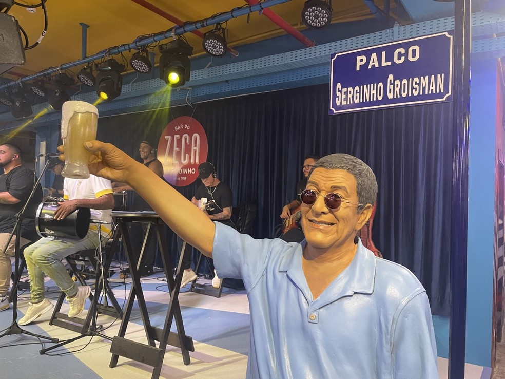 Zeca Pagodinho emociona Serginho Groisman com supresa na Arena Corinthians