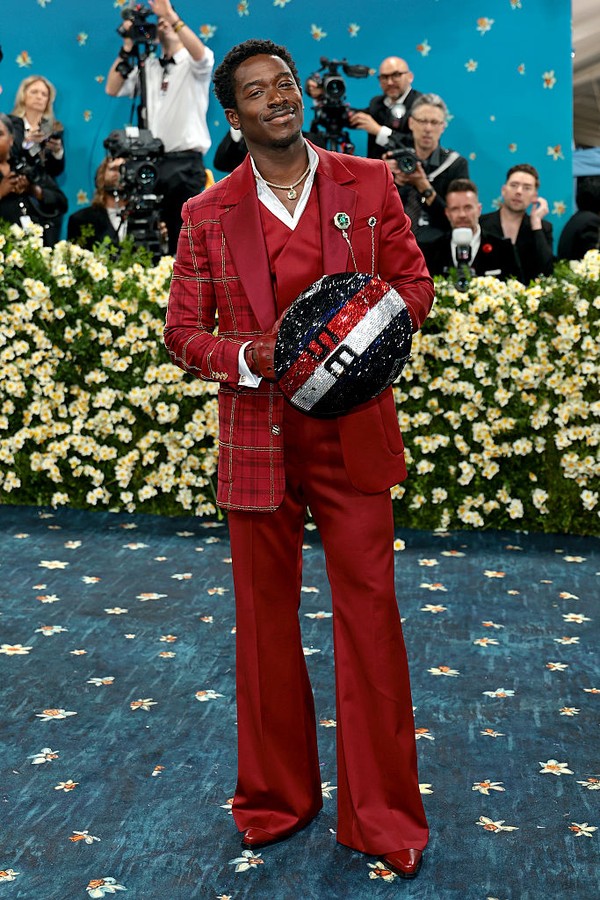 Met Gala 2025: Ator de Fórmula 1, novo filme de Brad Pitt, transforma ...