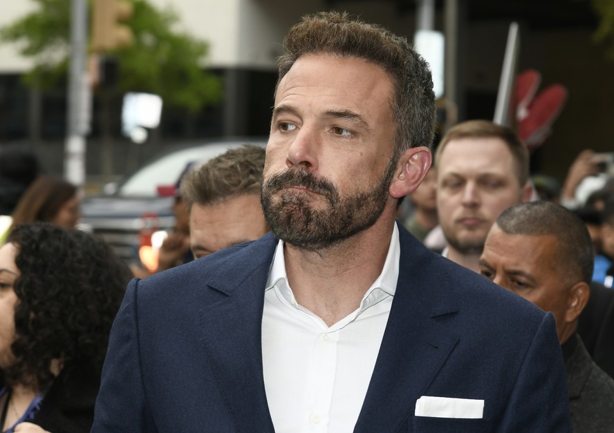 Ben Affleck revela motivo de aparentar tristeza e irritação nas fotos ...