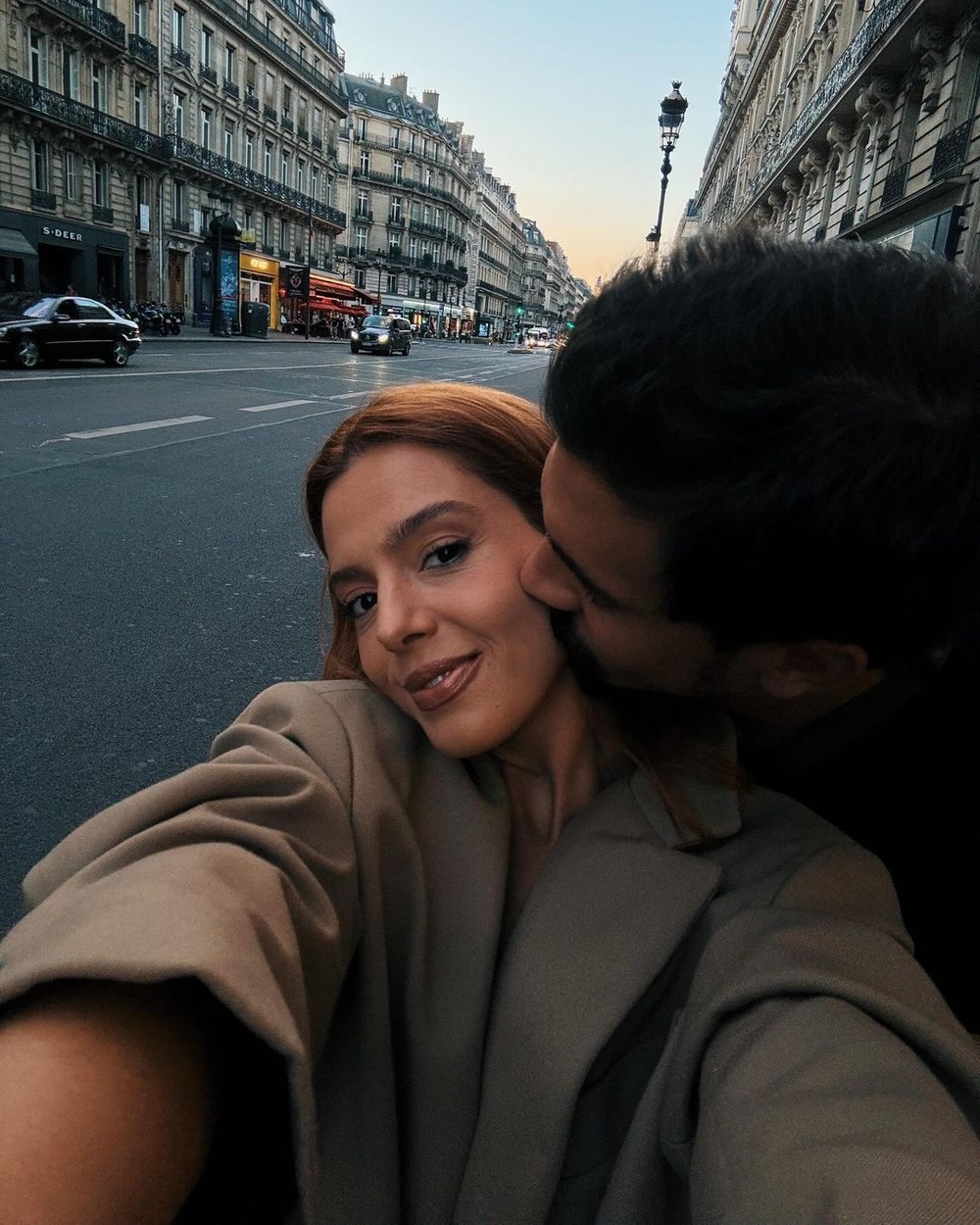 Giovanna Lancellotti ganha beijo de Gabriel David em Paris e sogra se ...
