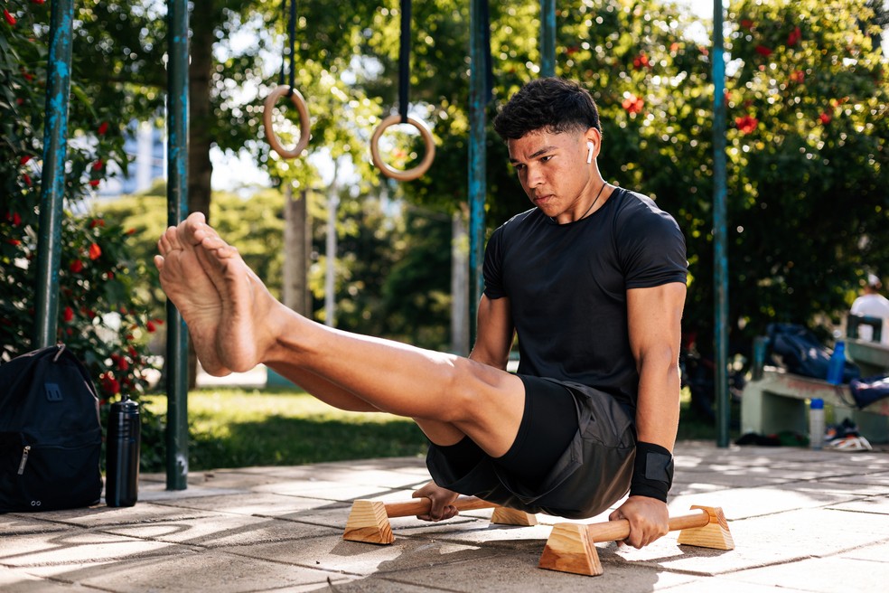 Calistenia: os melhores exercícios para você começar em casa, segundo ...