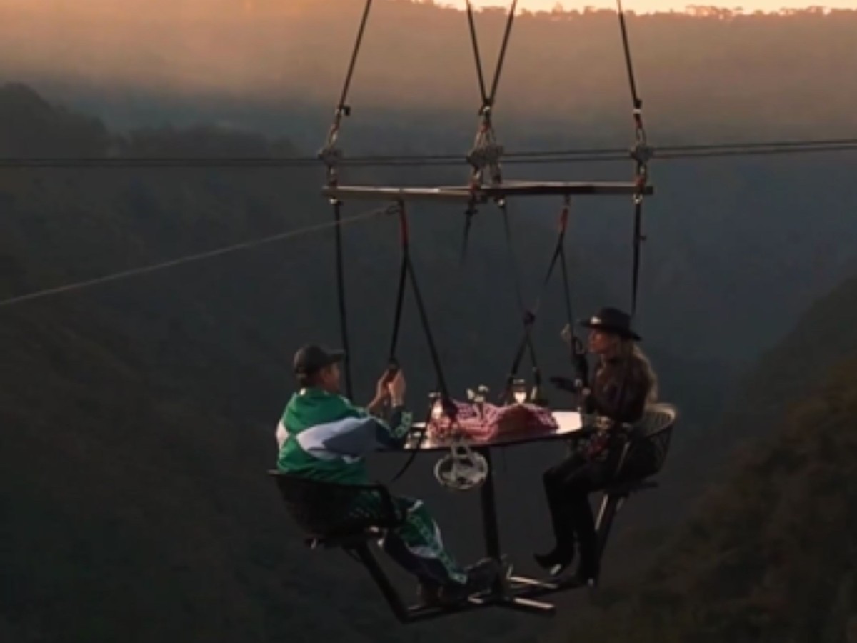 Lívia Andrade impressiona com encontro nas alturas com namorado ...