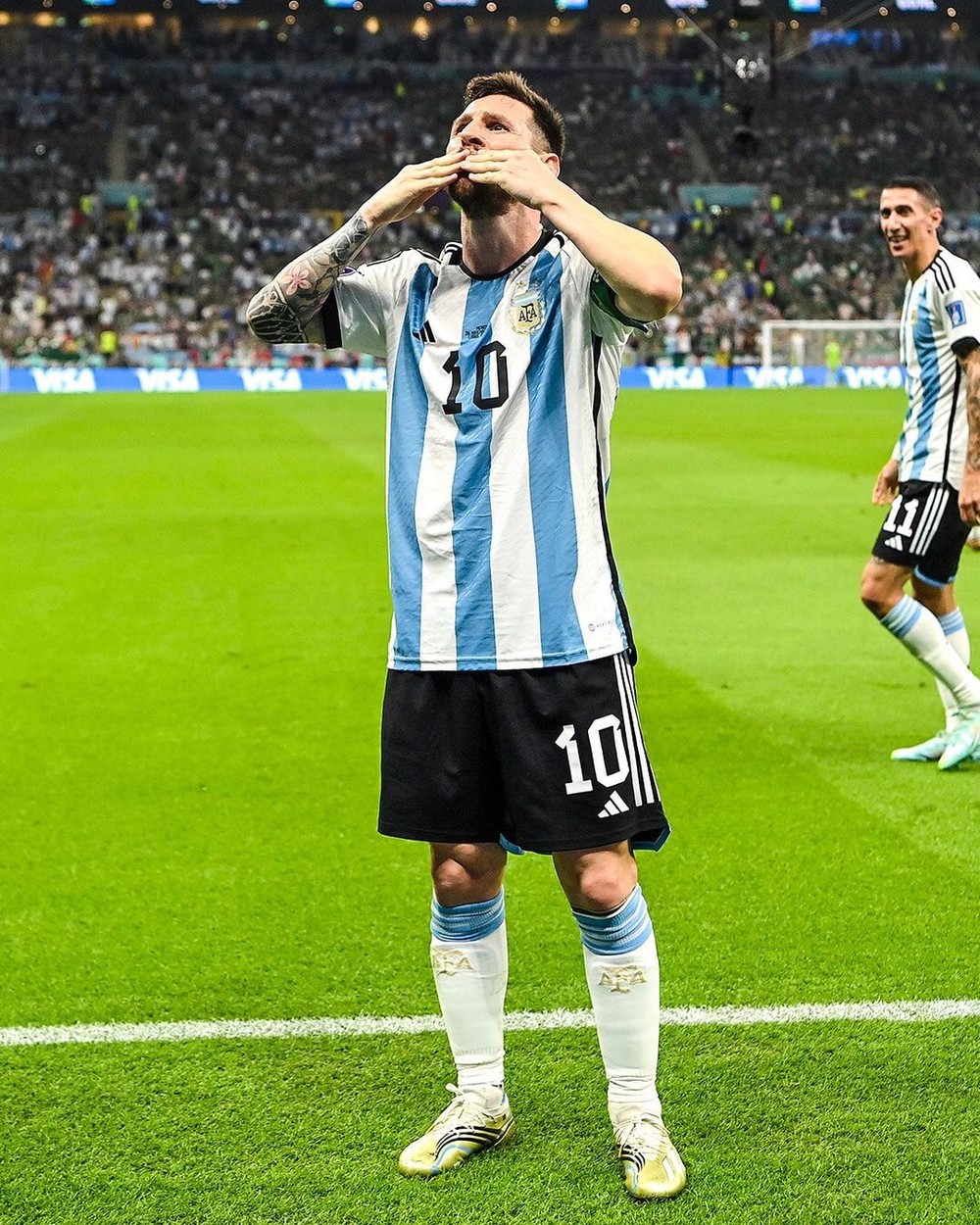 Os melhores momentos de Messi, em diferentes ângulos, na comemoração de ...