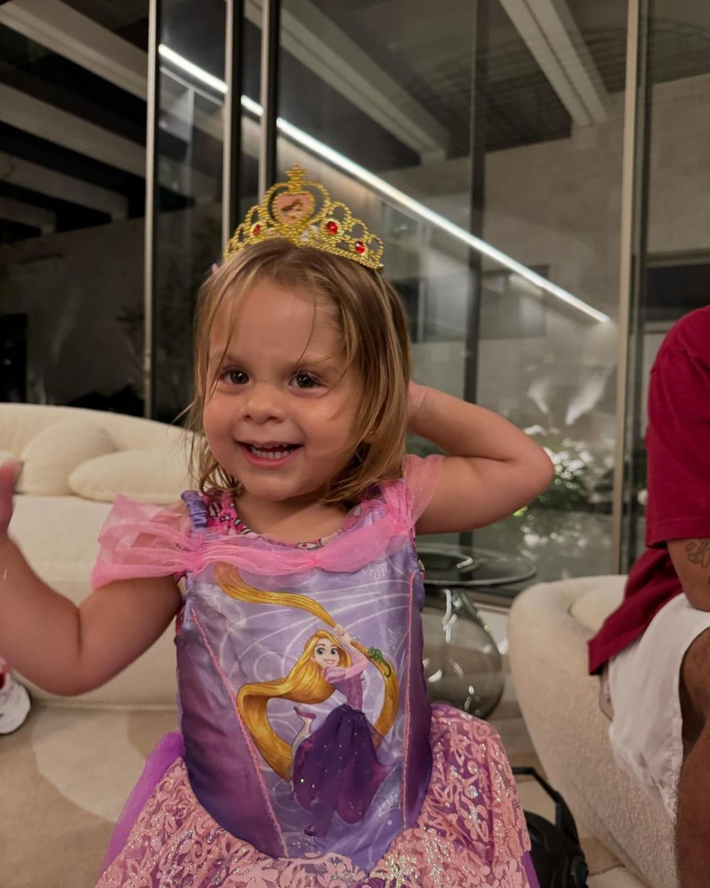 Virginia Fonseca volta de viagem a Dubai e mostra reencontro com Zé ...