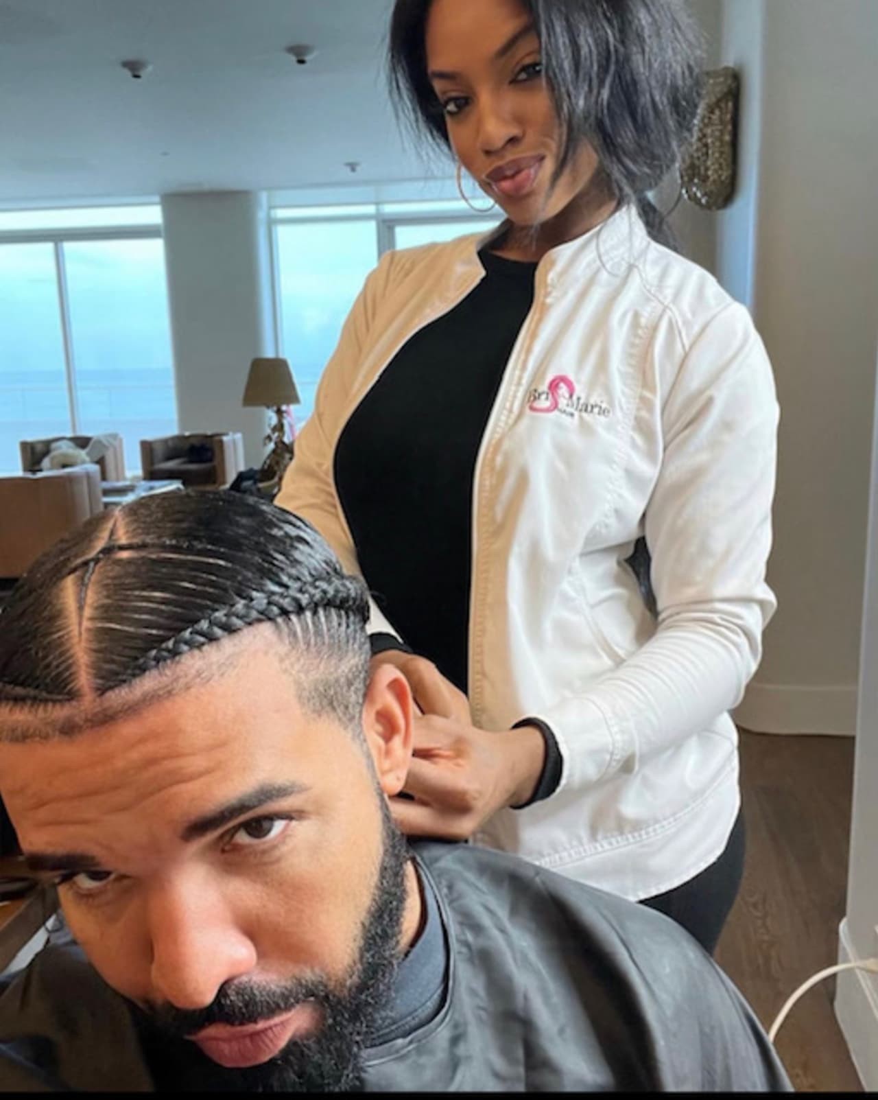 Drake inaugura sua era das tranças nagô (e nós damos os bastidores)