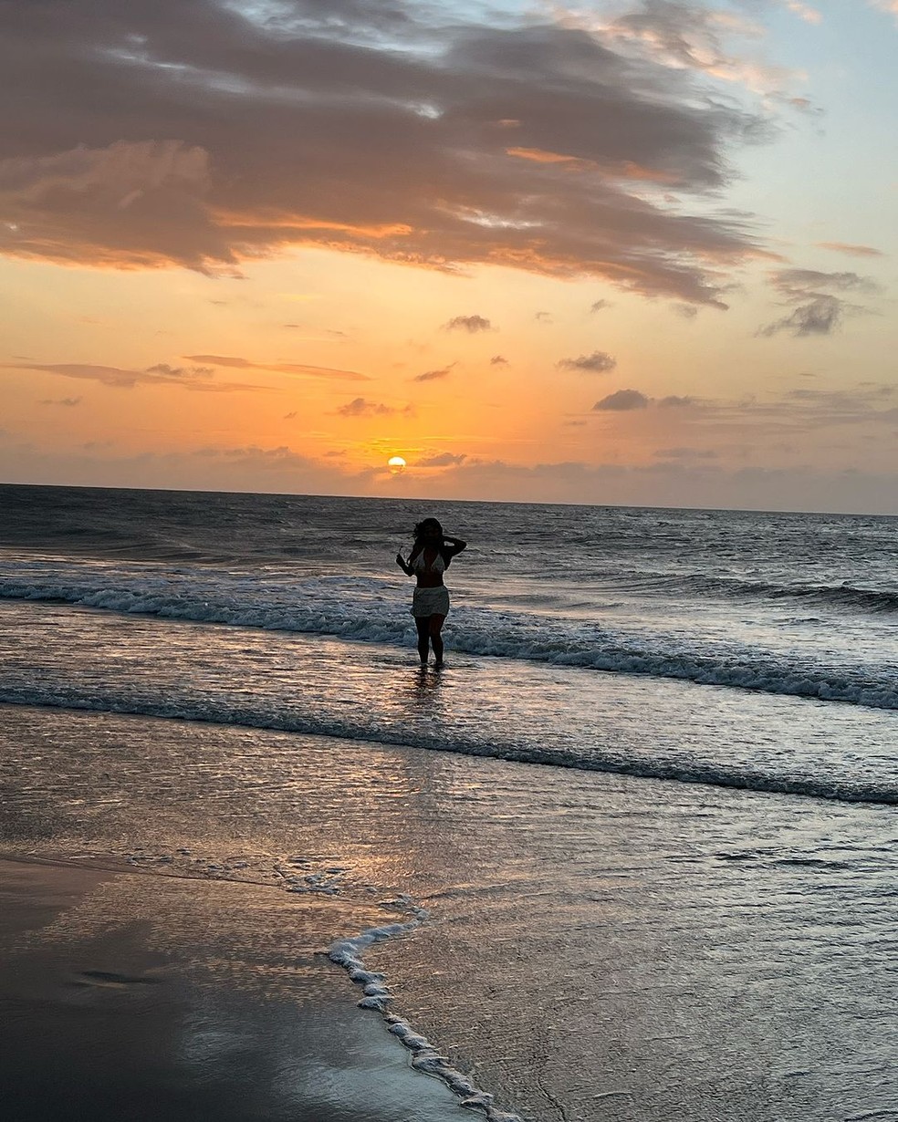Ex-BBB Gizelly Bicalho posa ao pôr do sol de Jericoacoara: 'O mais ...