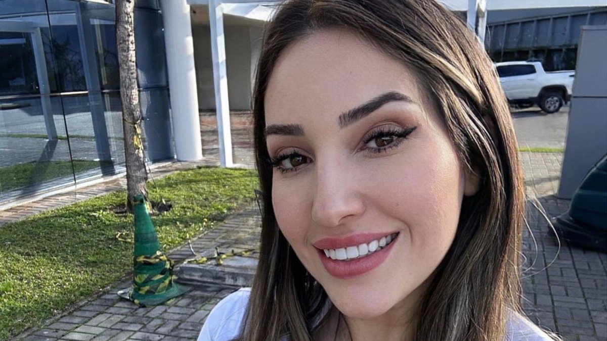Amanda Meirelles visita hospital onde trabalhava antes do BBB; veja fotos
