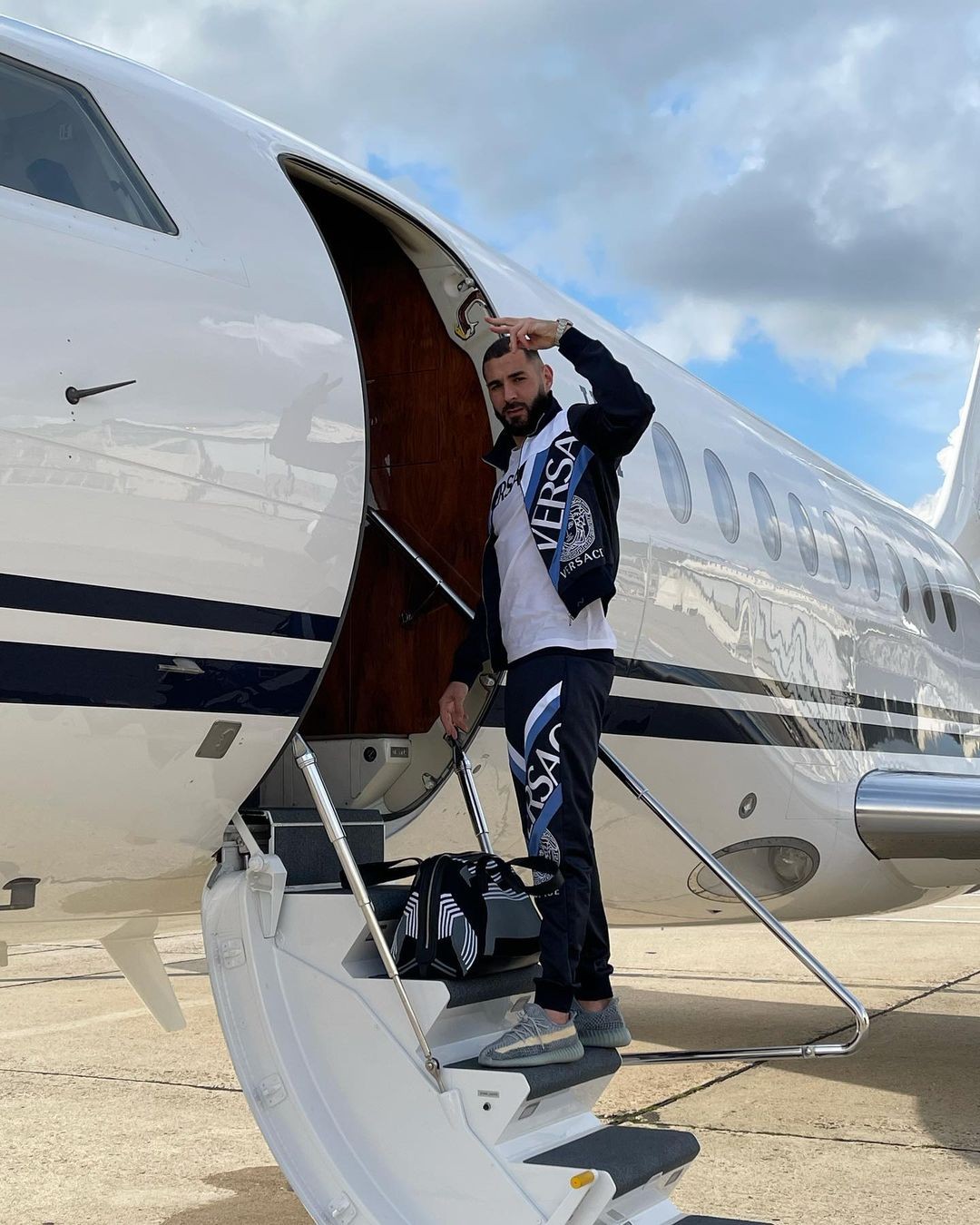 Karim Benzema, o melhor do mundo nos óculos, relógios e colares de luxo