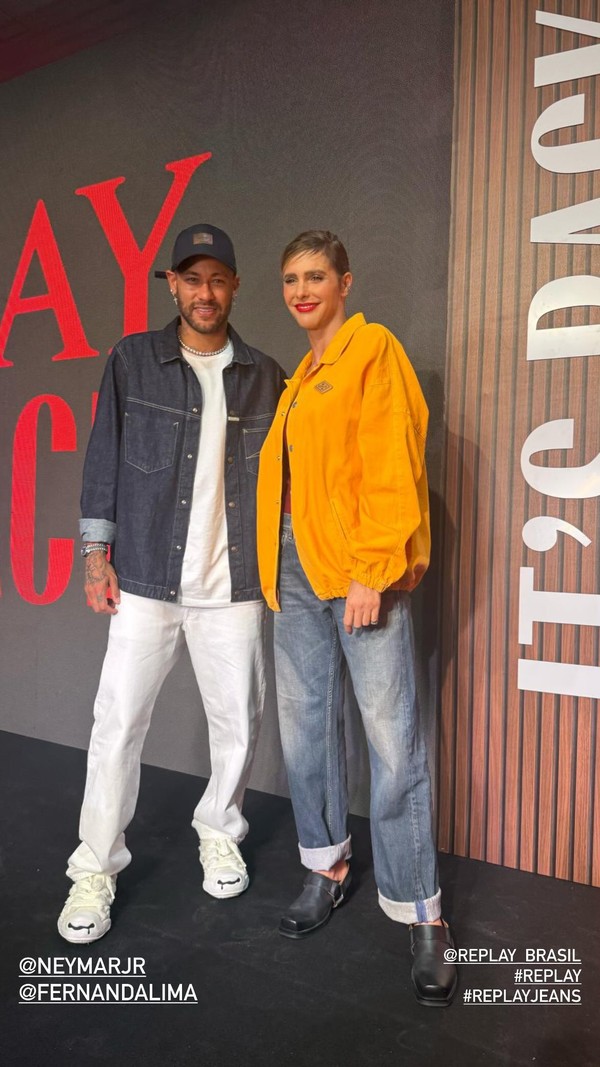 Fernanda Lima prestigia desfile de filhos gêmeos em São Paulo