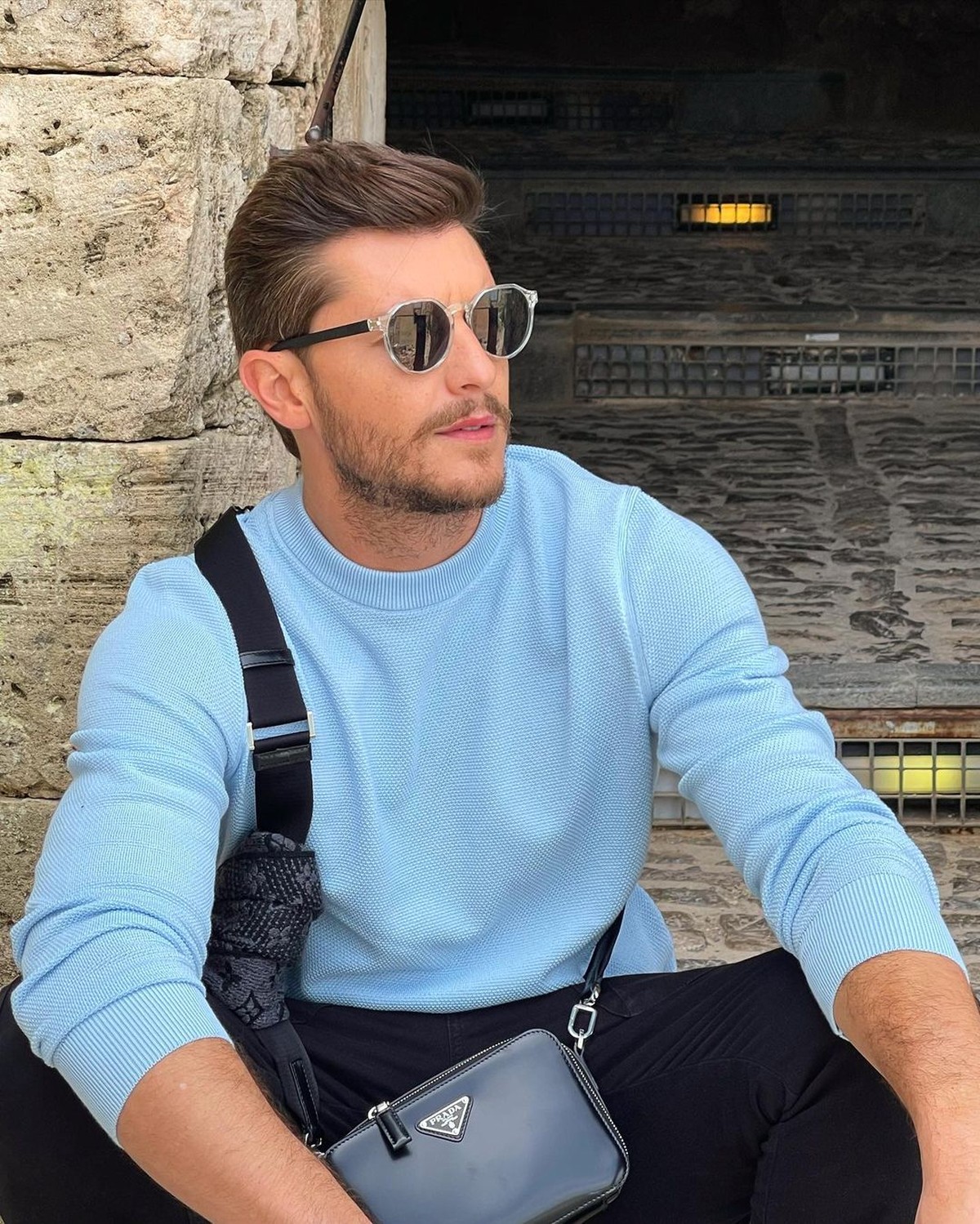 Klebber Toledo abre álbum de fotos em Ibiza e recebe elogios: 'Gato'