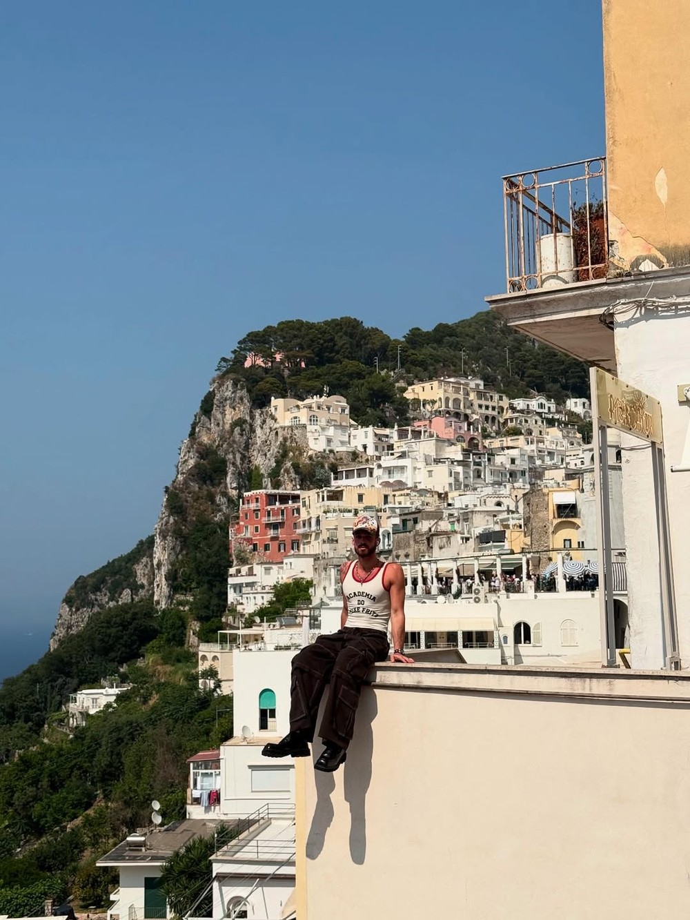 João Guilherme compartilha álbum de fotos de viagem a Capri: 'Paraíso'
