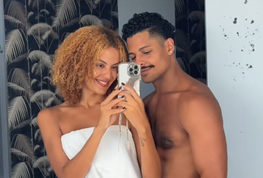 Gabriela Loran ganha mão boba e clique ousado de Ipojucan Icaro