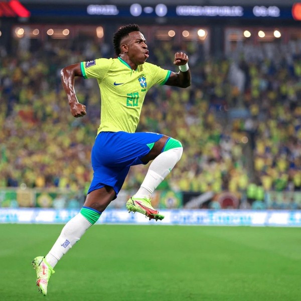 Vini Jr. abre álbum com retrospectiva do ano: 'Obrigado, 2022'