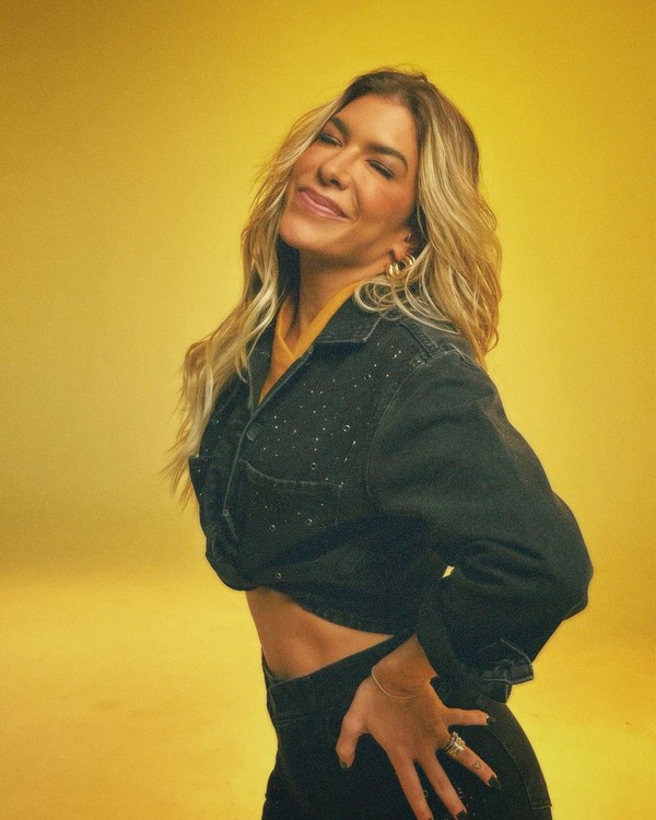 Lore Improta arrasa em novo ensaio fotográfico e fãs elogiam: 'Maravilhosa'