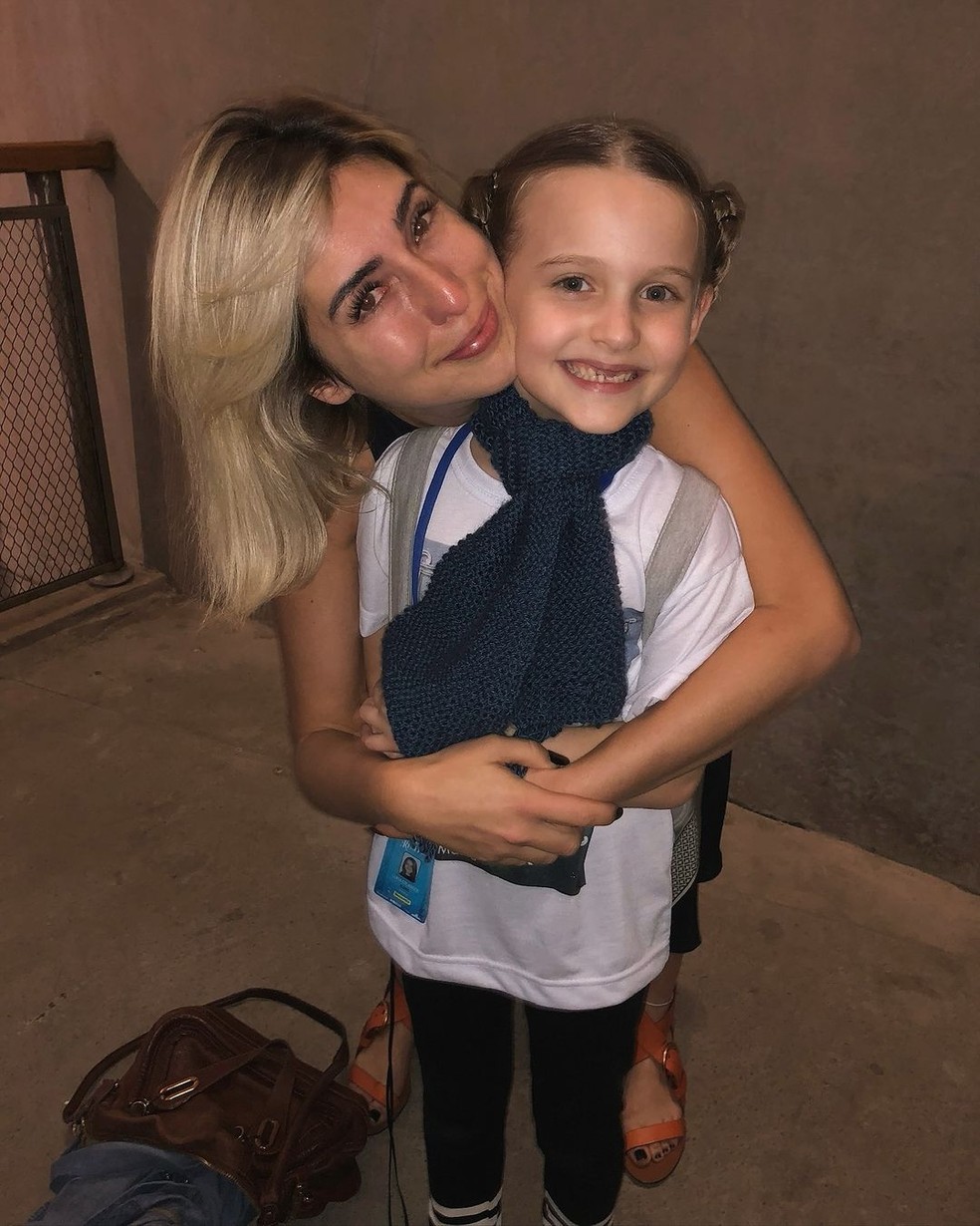 Fernanda Paes Leme mostra momento fofo entre sua bebê e filha de ...