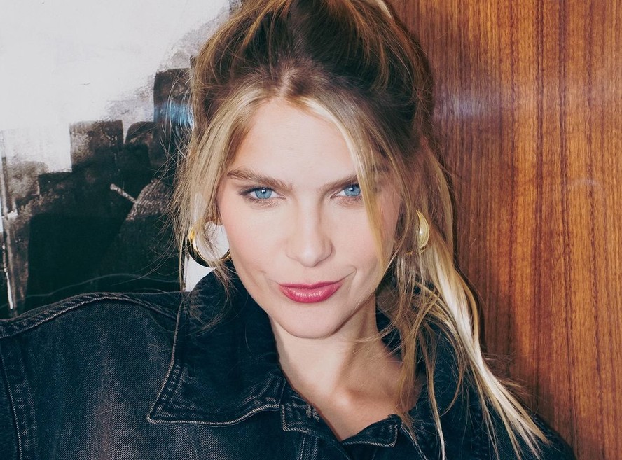Isabella Santoni arranca suspiros com novo ensaio fotográfico: 'Gata'