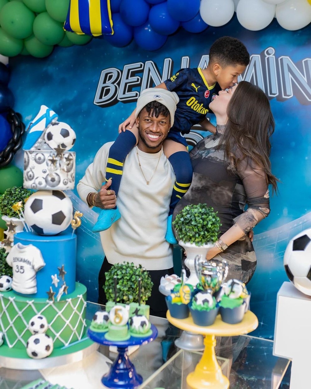 Fred Rodrigues e esposa abrem álbum de aniversário do filho na Turquia; veja aqui