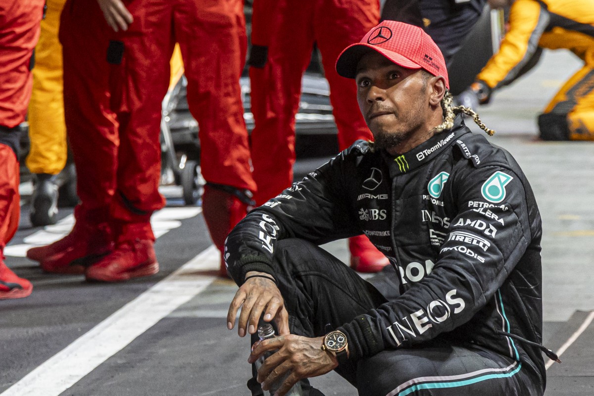 Lewis Hamilton é visto no GP de Singapura com relógio de R$162 mil