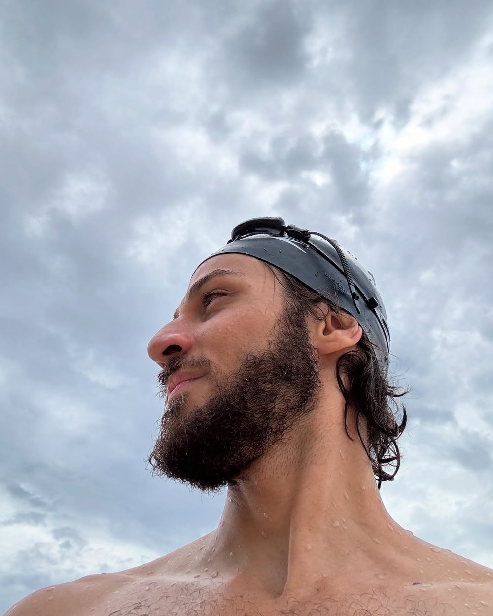 Chay Suede mostra cliques no Rio de Janeiro em meio às gravações de ...