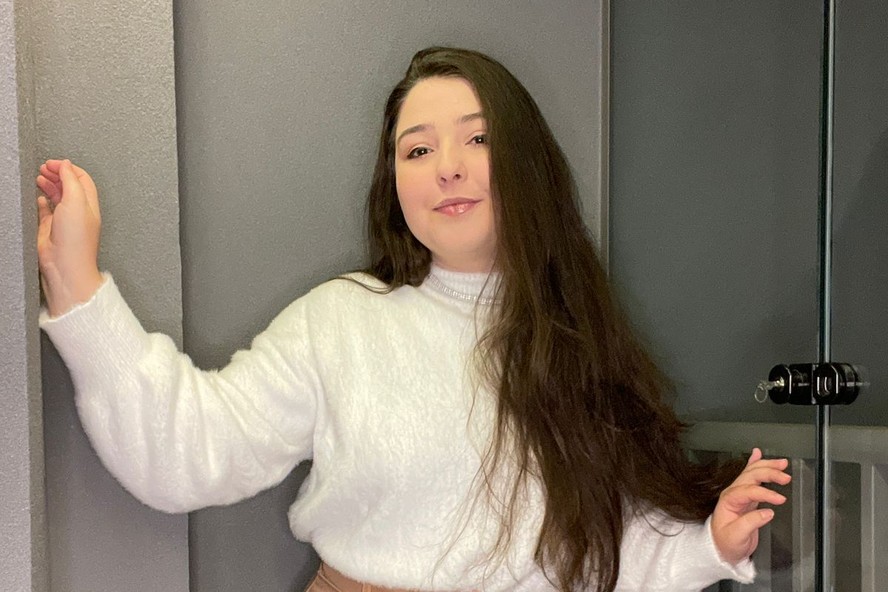 Flora Favaretto fatura R$ 30 mil por mês avaliando nudes: “Os homens ...