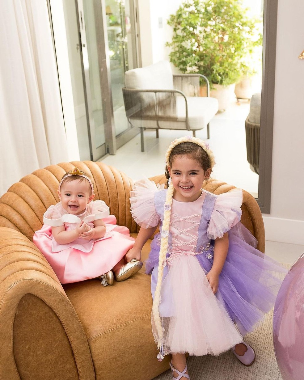 Filhas de Carol Dias e Kaká roubam a cena em fotos com os pais: 'Como ...