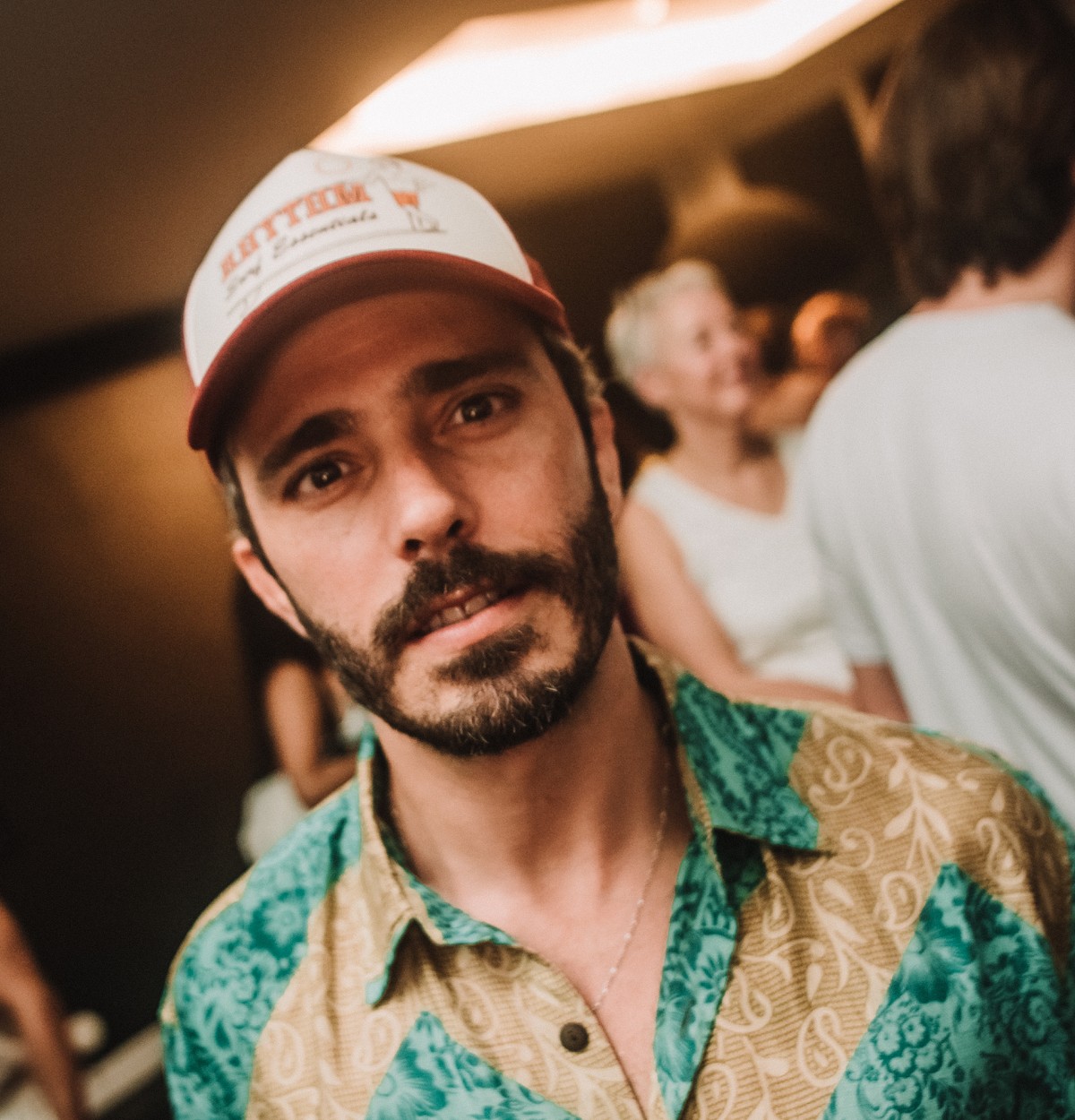 Ator Thiago Rodrigues participa de réveillon com famosos após acidente; veja fotos