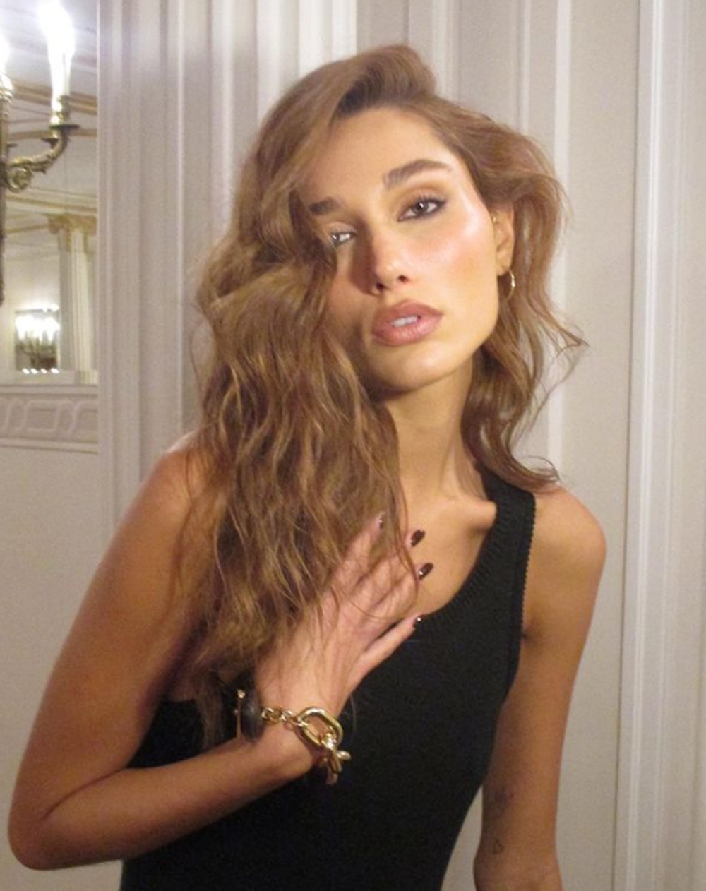 Sasha Meneghel surge deslumbrante em Paris: 'Belíssima'