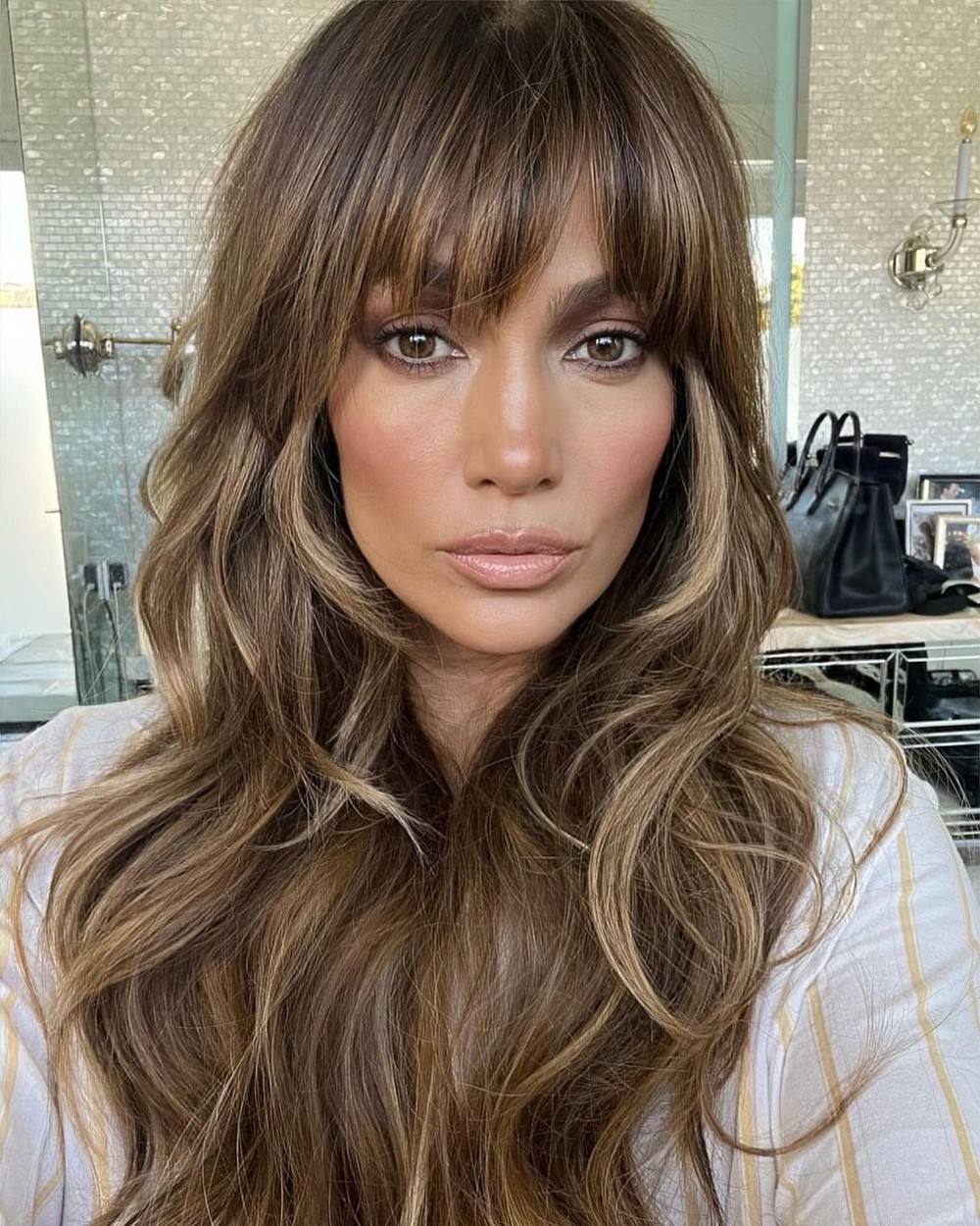 Antes e depois! Jennifer Lopez muda visual com franjas: 'Essa sou eu agora'