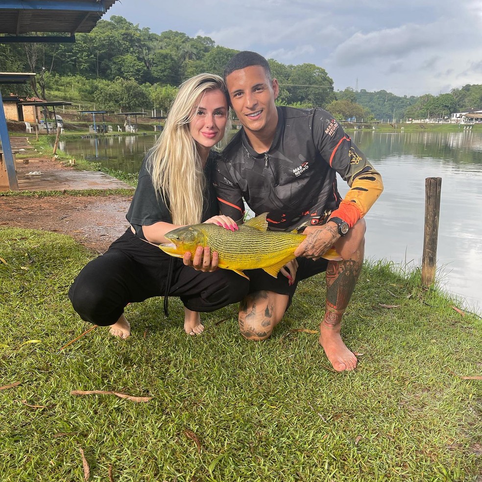 Os 6 meses de Guilherme Arana longe dos gramados: paixão pela pesca e ...