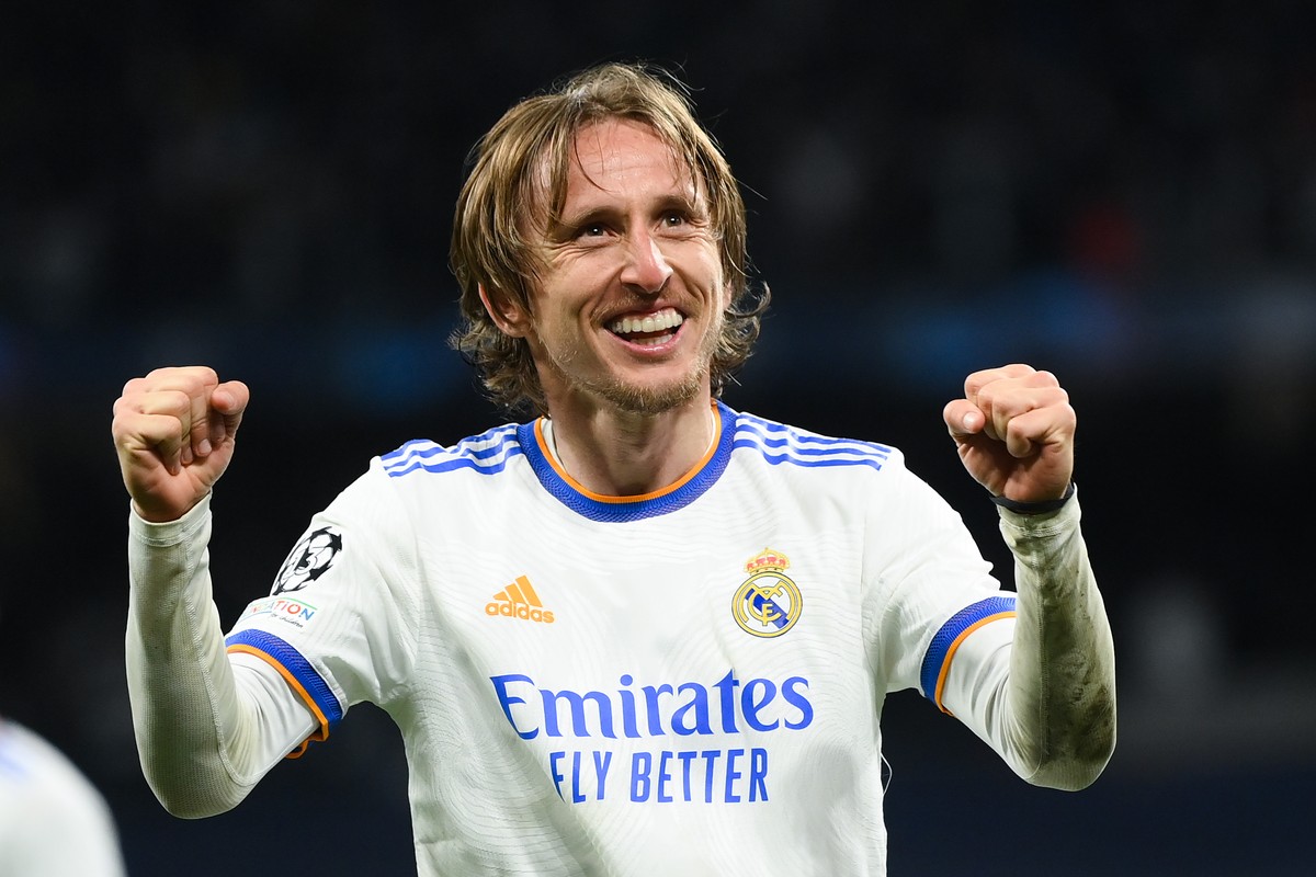 Modric se aproxima a quebra de recorde de Puskas após renovação no Real ...