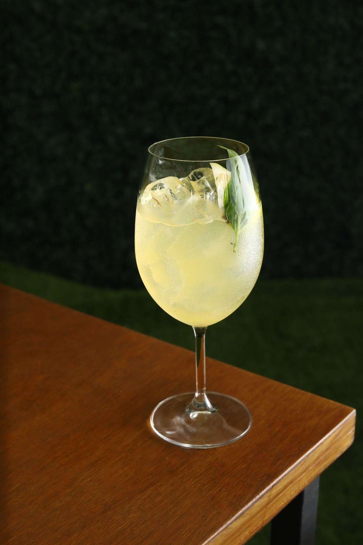 Reserva Spritz: aprenda a preparar um novo drink com gin