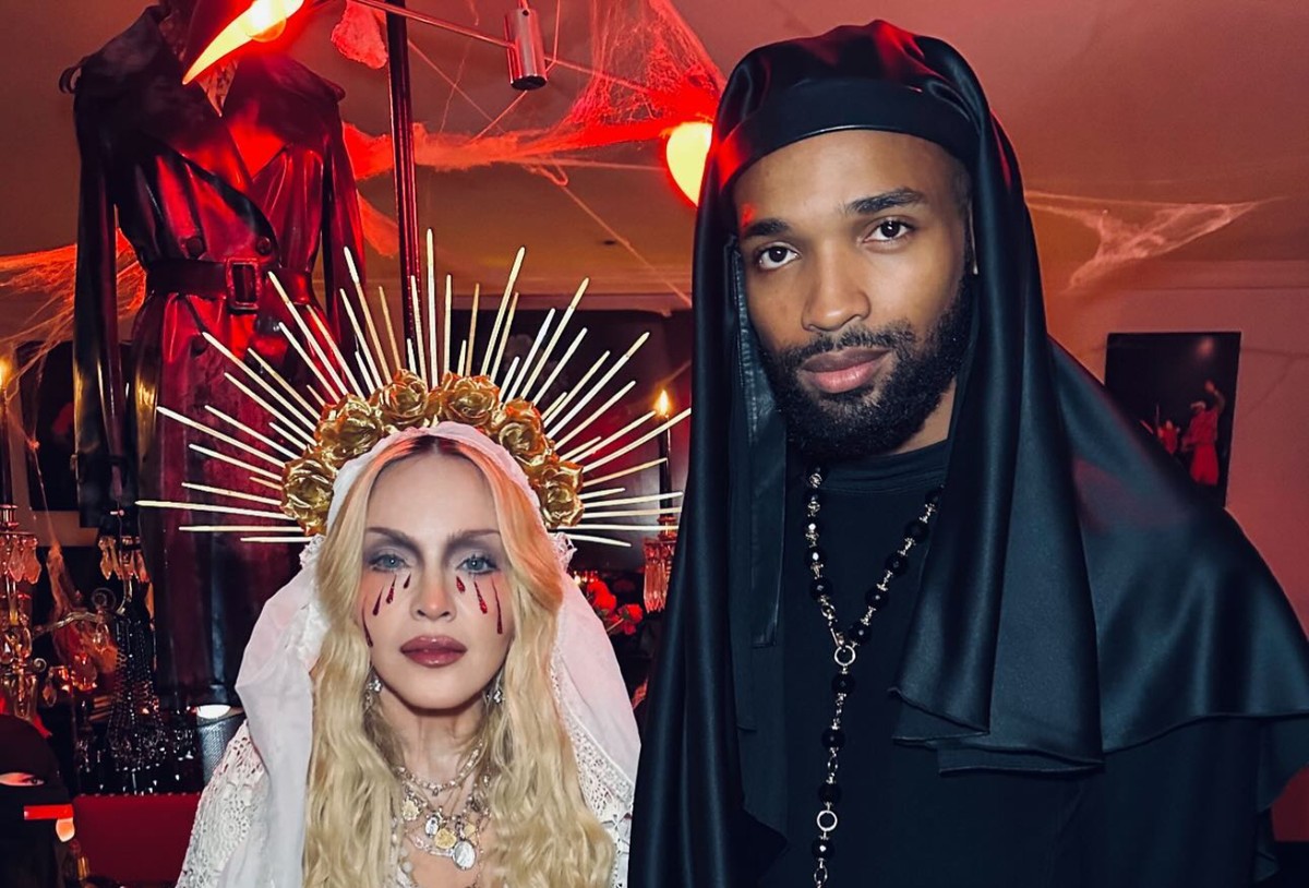 Madonna abre álbum de festa de Halloween com namorado e mostra fantasia de Madona | GQ | GQ