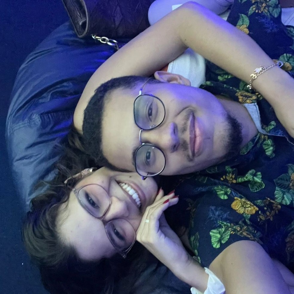 Conheça o namorado da irmã de Bruna Marquezine e veja foto rara do casal