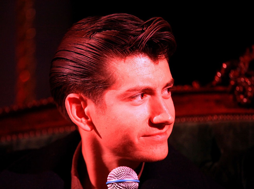 Alex Turner e seus penteados ao longo da discografia do Arctic Monkeys