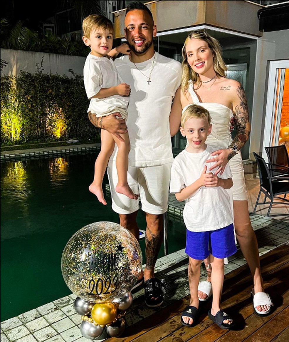 Esposa de Maycon, do Corinthians, declara ao jogador: 'Calvo aos 25, mas dá a vida por mim'