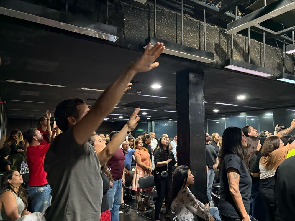 Primeiro culto evangélico na D-Edge, tradicional balada de SP, tem Baby ...
