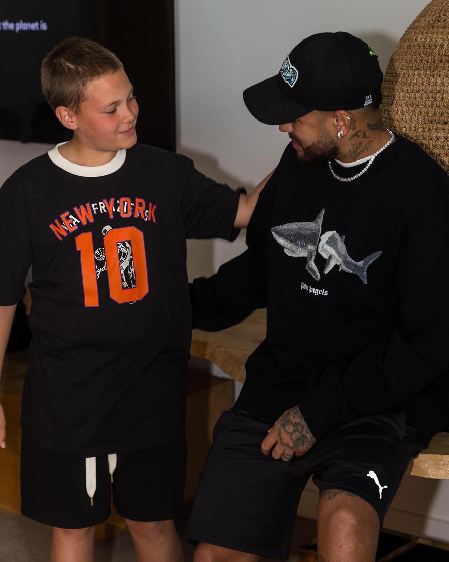Neymar se derrete em foto com Davi Lucca e fãs elogiam: 'família linda'