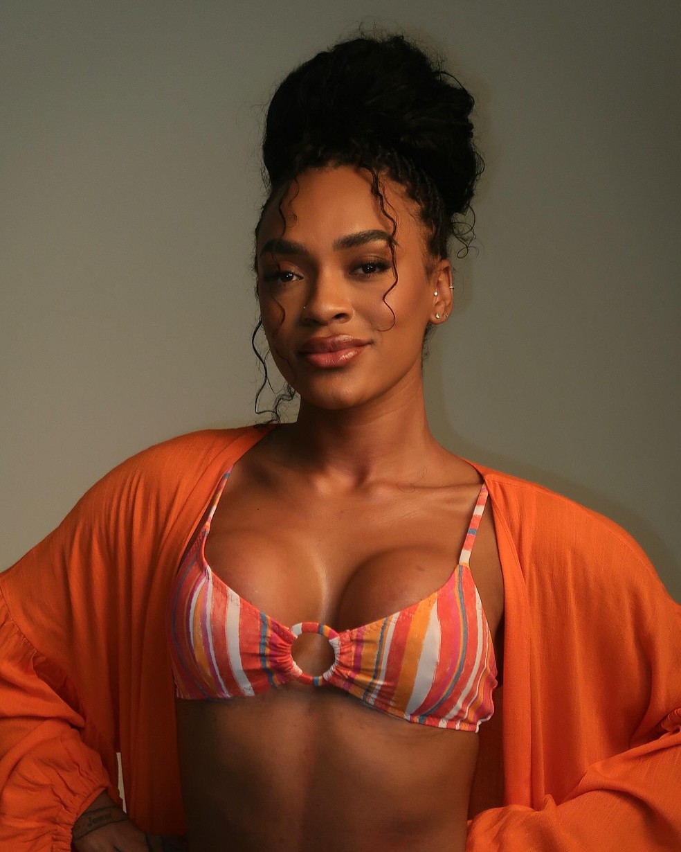 Patrícia Ramos exibe corpão em ensaio de biquíni: 'Não tem um defeito'