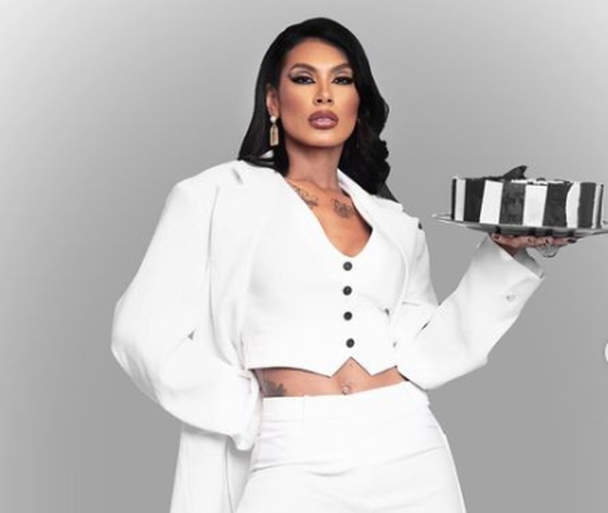 Pocah mostra ensaio fotográfico em comemoração aos seus 28 anos