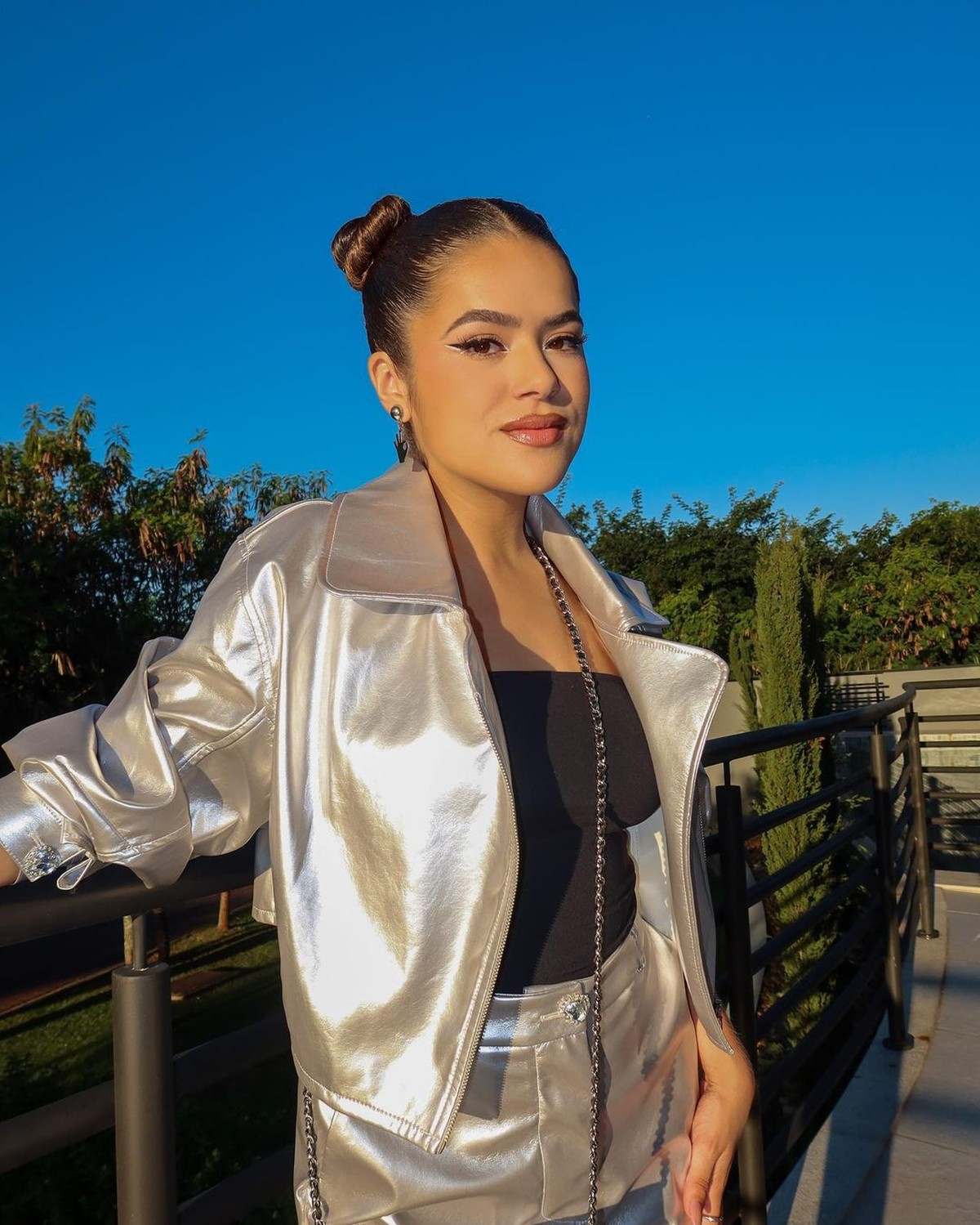 Maisa Silva elege look metalizado para o 'Numanice'