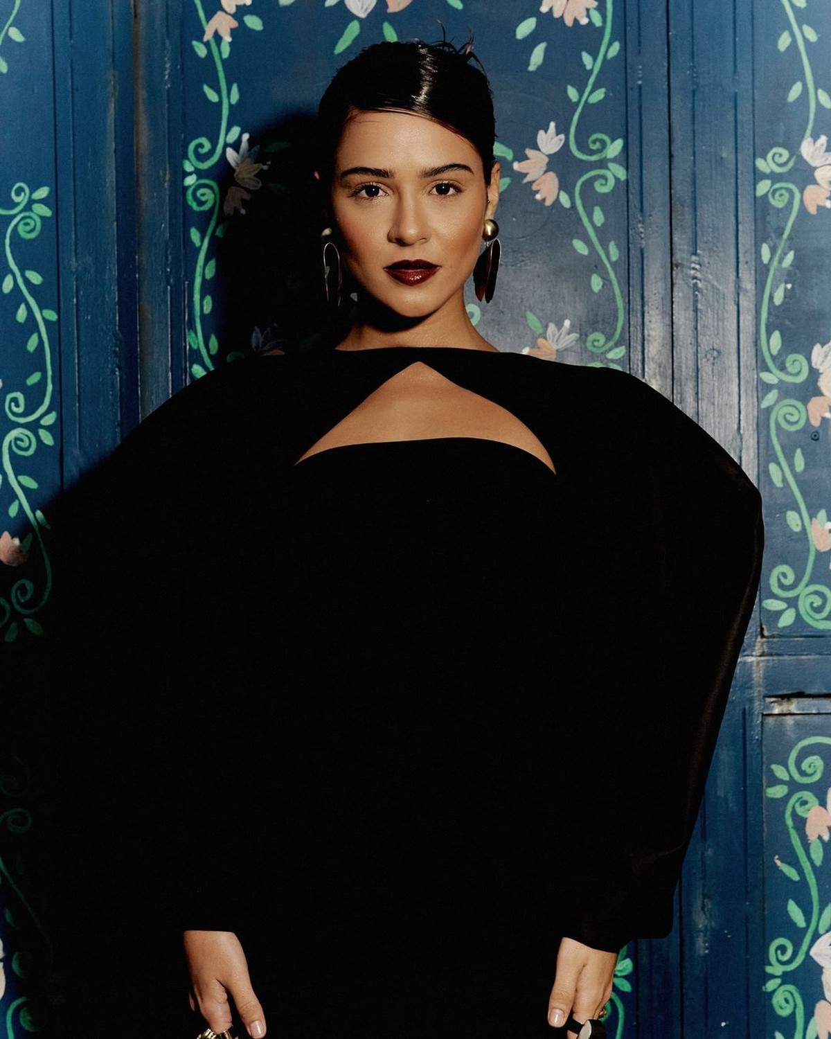 Giullia Buscacio, de Renascer, rouba a cena com look elegante e recebe ...