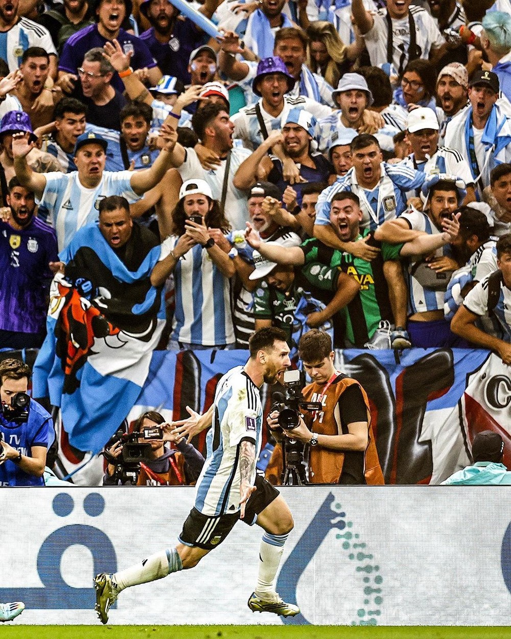 Os melhores momentos de Messi, em diferentes ângulos, na comemoração de ...
