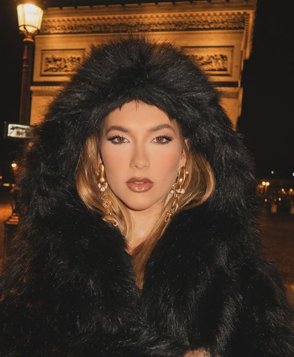 Virginia Fonseca abre álbum de viagem em Paris usando moletom estampado ...